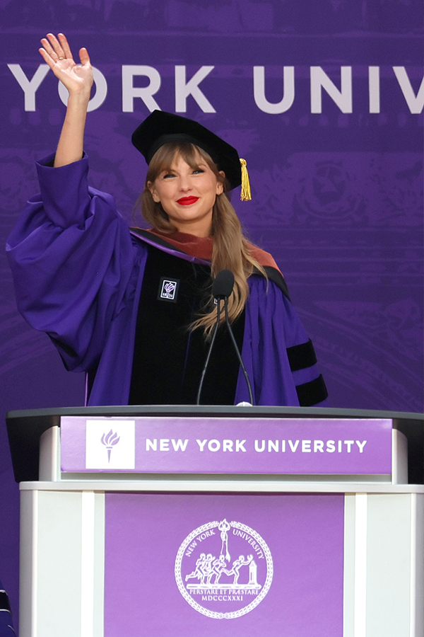Taylor Swift graduated from NYU | | The Blonde Salad